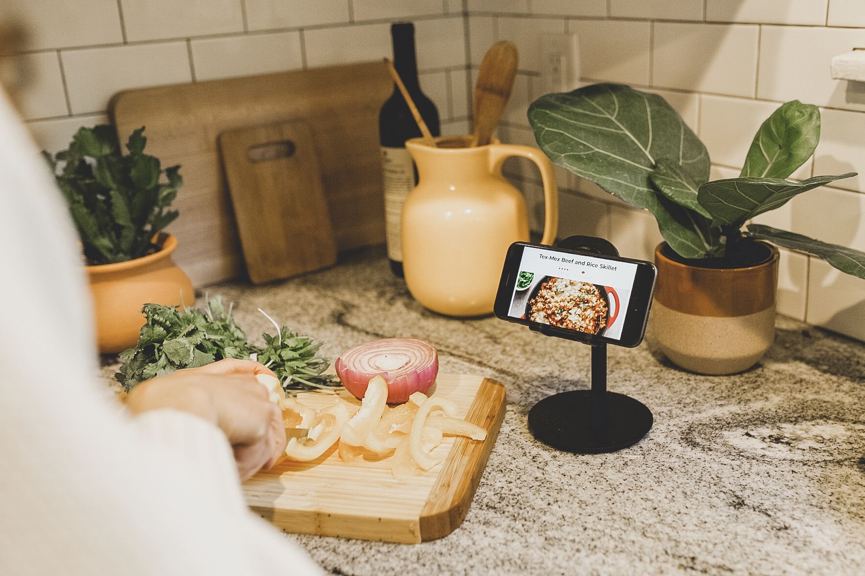 DAK's Perfect Universal Countertop Smartphone Stand - DAK Industries